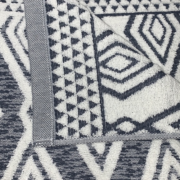 Common Thread | Bath | Common Thread 0 Cotton Bath Towel 27 X 51 | Poshmark